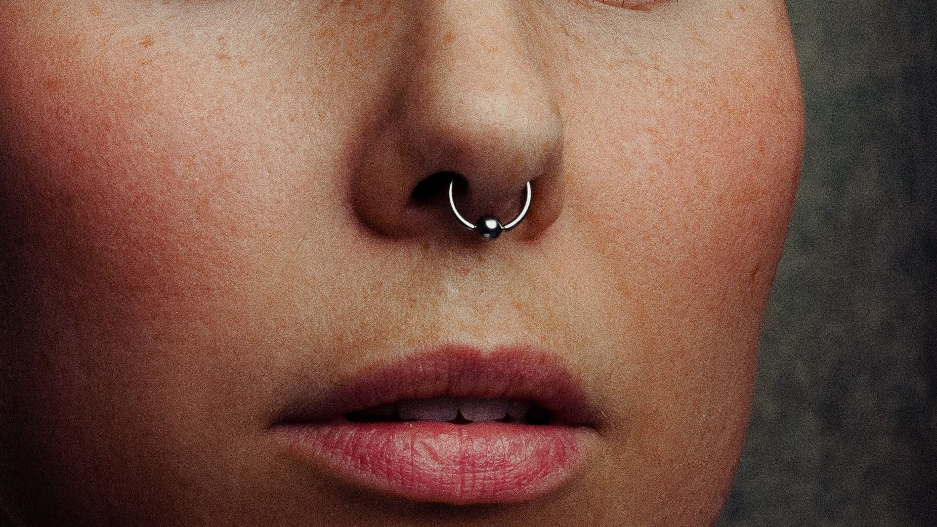 Co warto wiedzieć o modnym kolczyku typu septum?