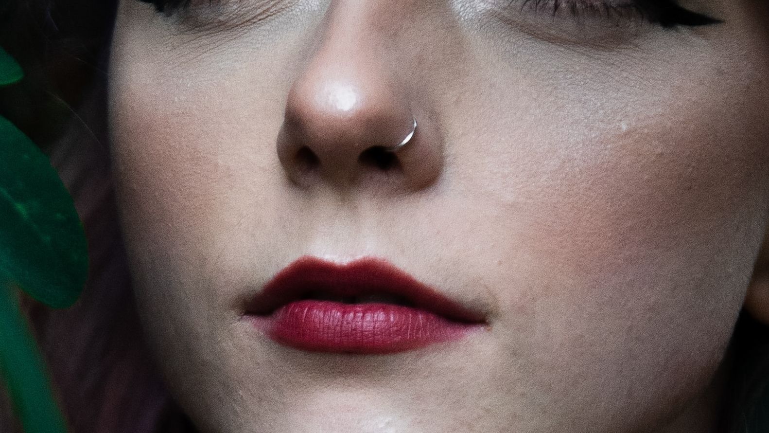 Nostril kolczyk –– jak odpowiednio wybrać?