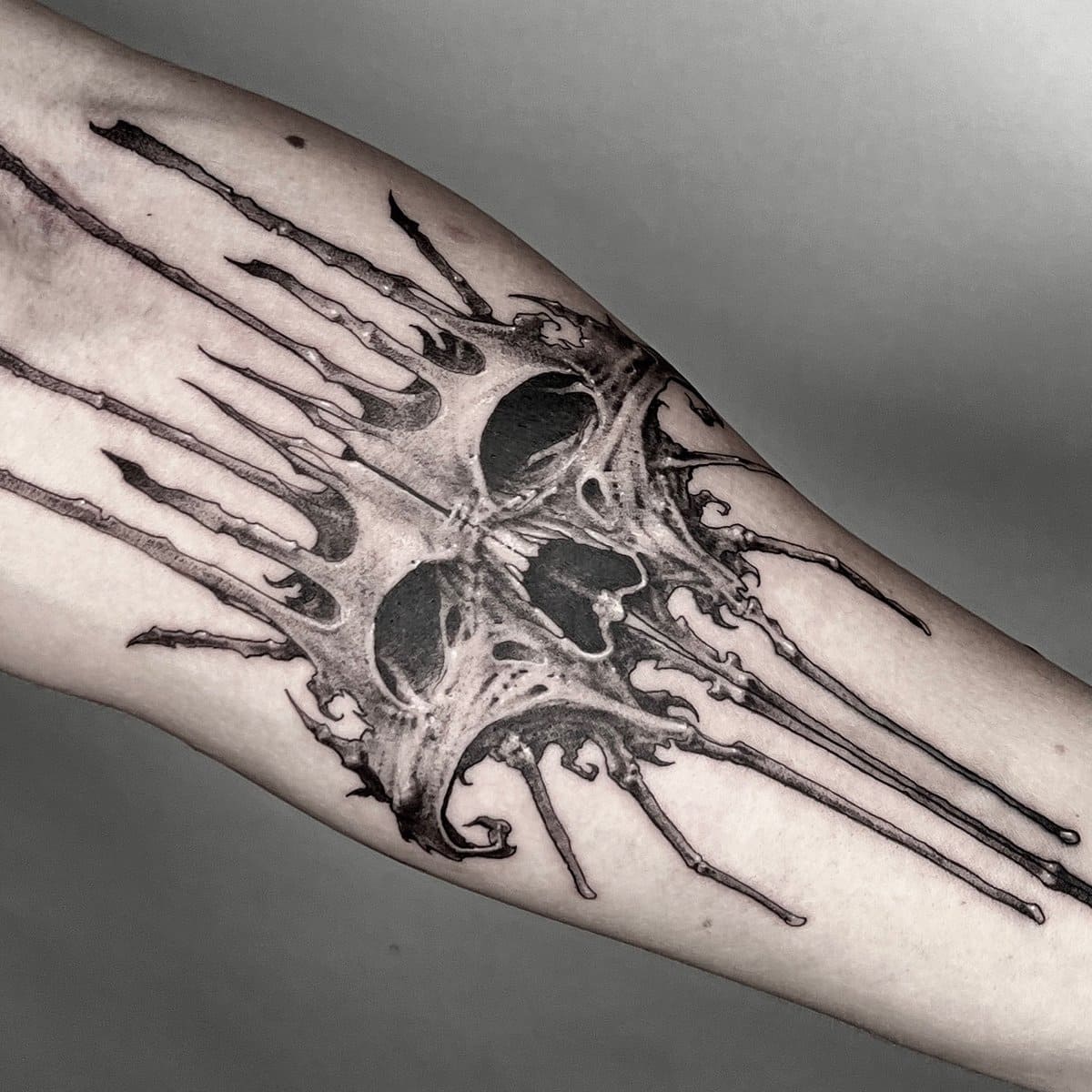 Tatuaże z motywem czaszki - symbolika i inspiracje Tatuaże z motywem czaszki - symbolika i inspiracje